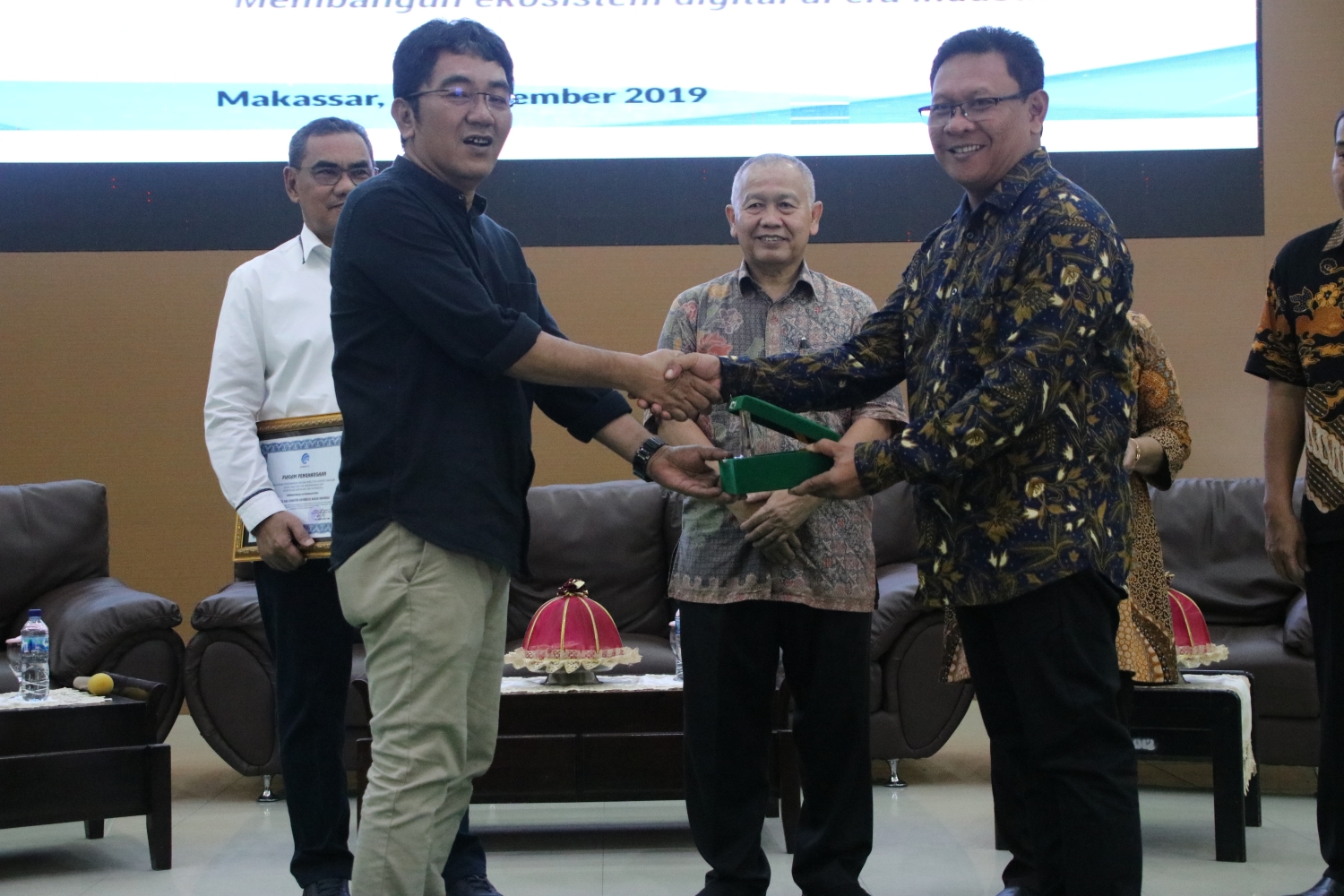 Seminar Nasional Komunikasi dan Informasi 2019 dilaksanakan di FIK UMI ...