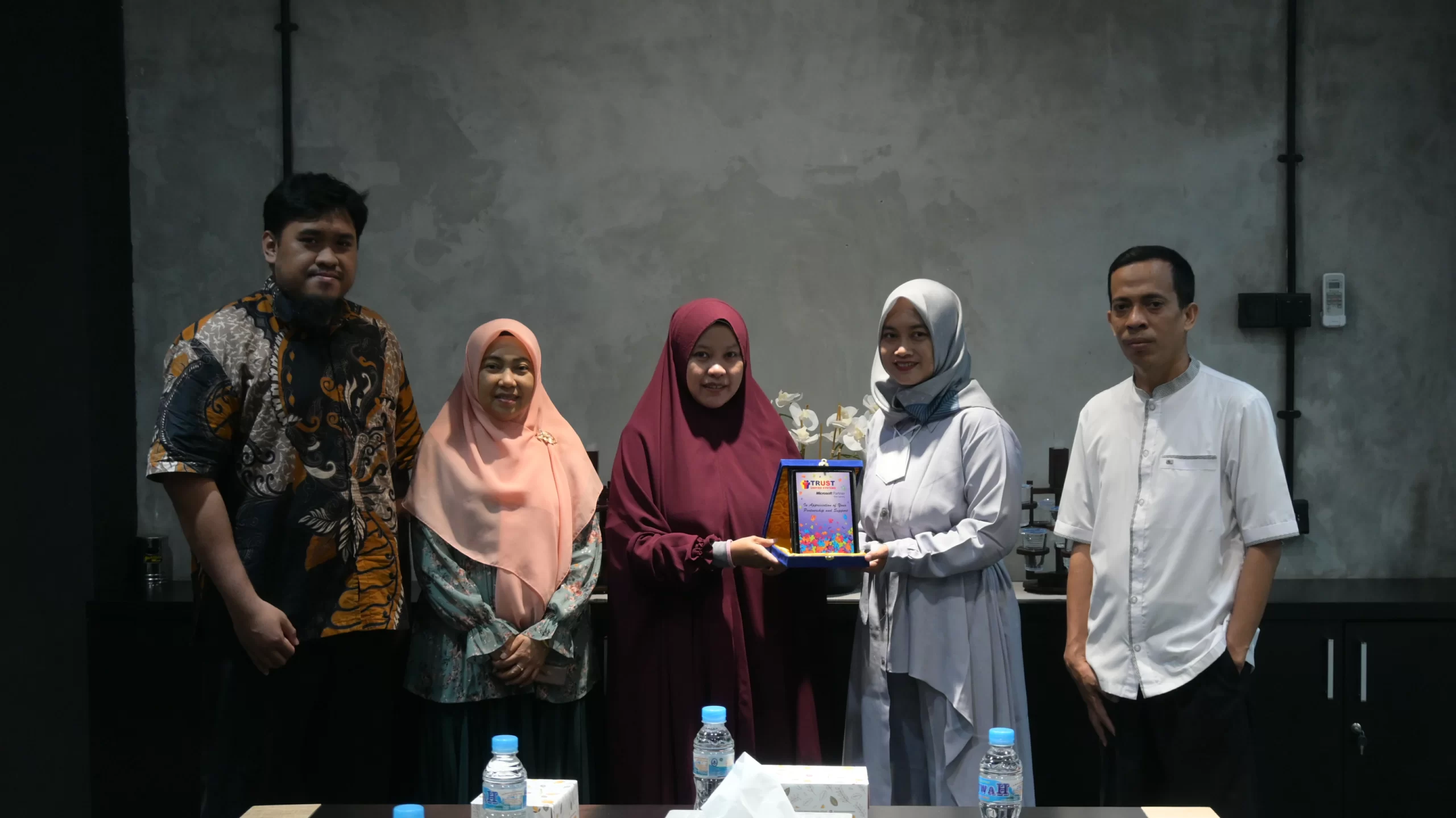 Kunjungan Vendor Trust (Microsoft Partner) ke FIKOM UMI - Fakultas Ilmu ...